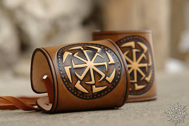 Kolovrat // Swastika - prastarý znak šťastia a hojnosti / Azraelangelo ...