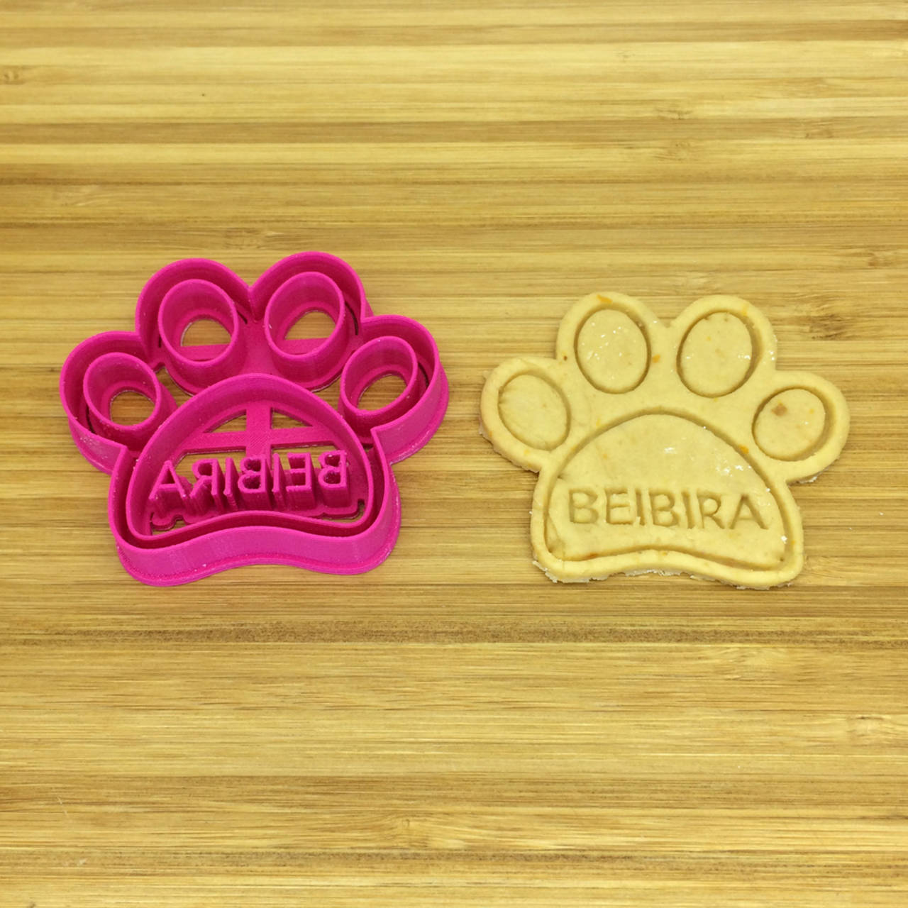 Vykrajovačka labka s menom psa / layerica - SAShE.sk