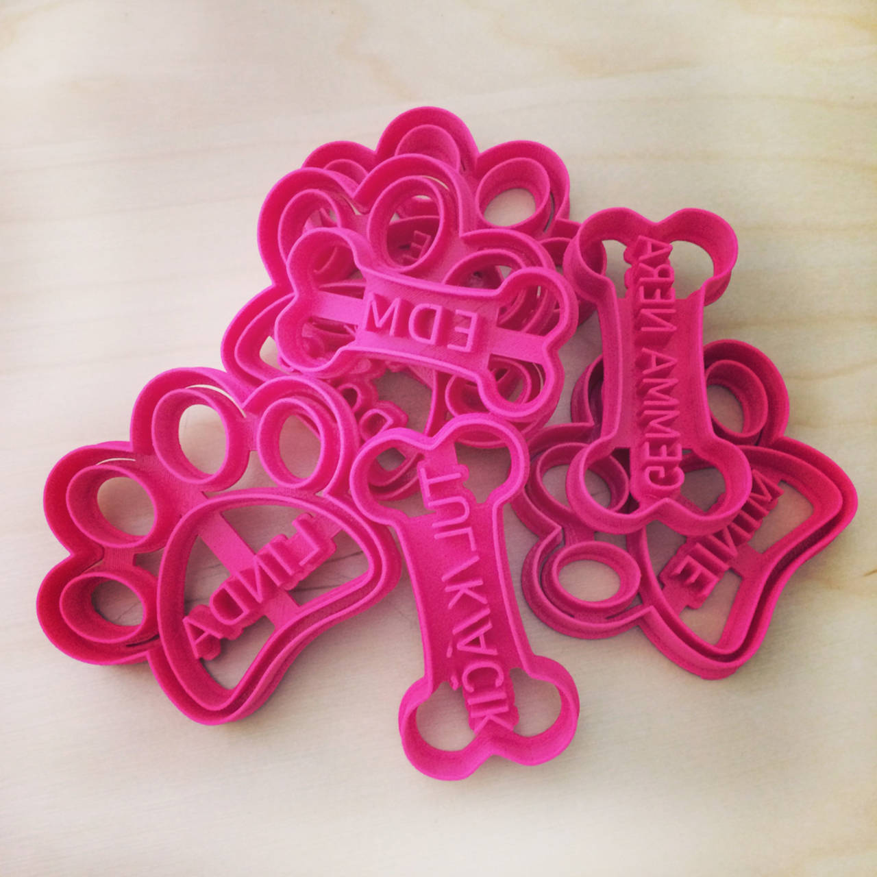 Vykrajovačka labka s menom psa / layerica - SAShE.sk