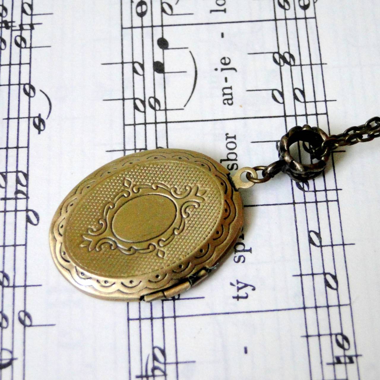 Golden Obsidian Locket Necklace / Oválny otvárací medailón so zlatým ...