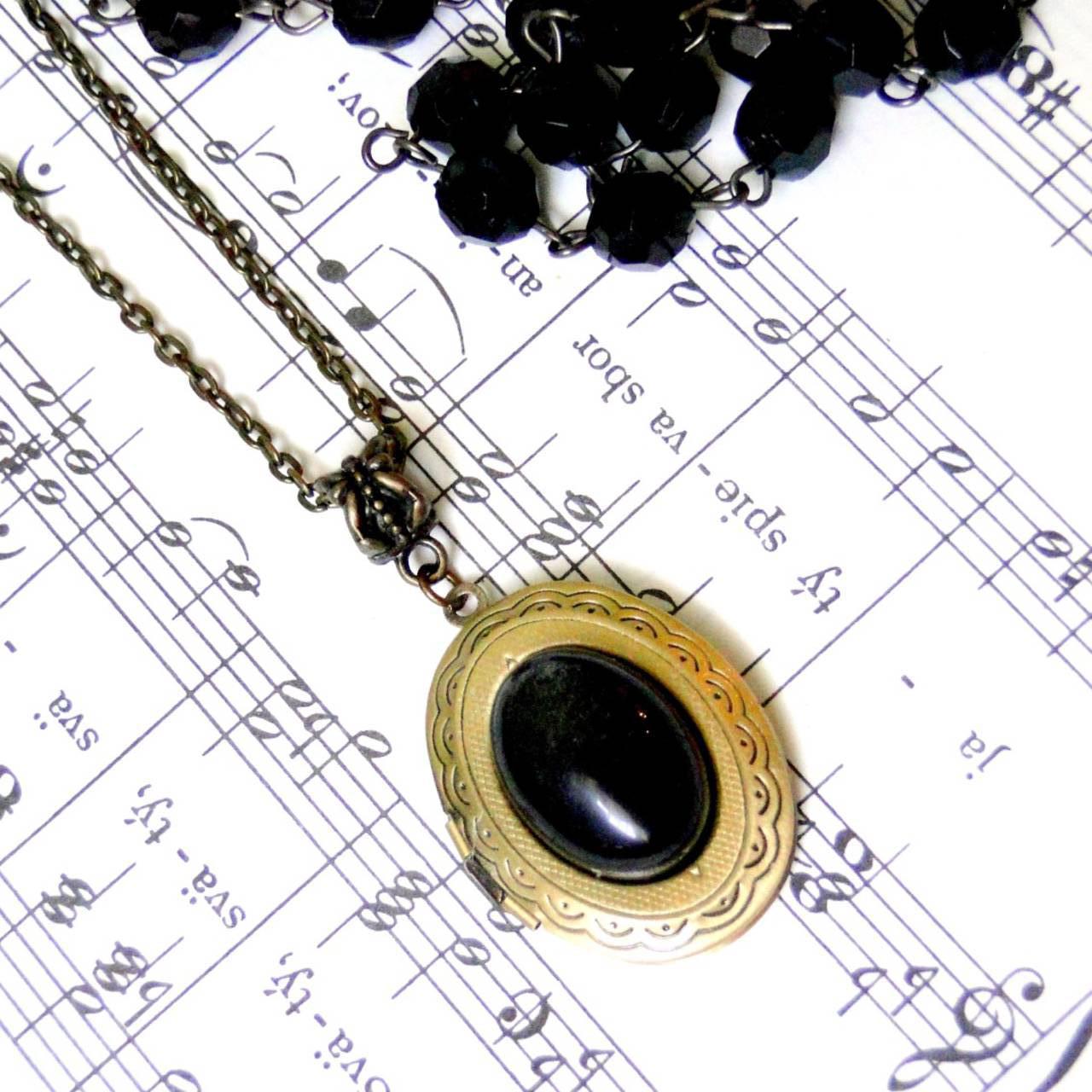 Golden Obsidian Locket Necklace / Oválny otvárací medailón so zlatým ...