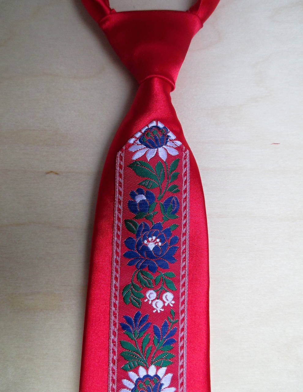 Kravata FOLK (červená) / Tanja.L - SAShE.sk