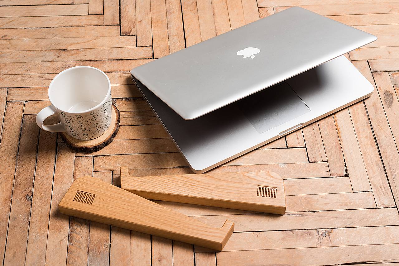 Dubový stojan na notebook / MANSON - SAShE.sk