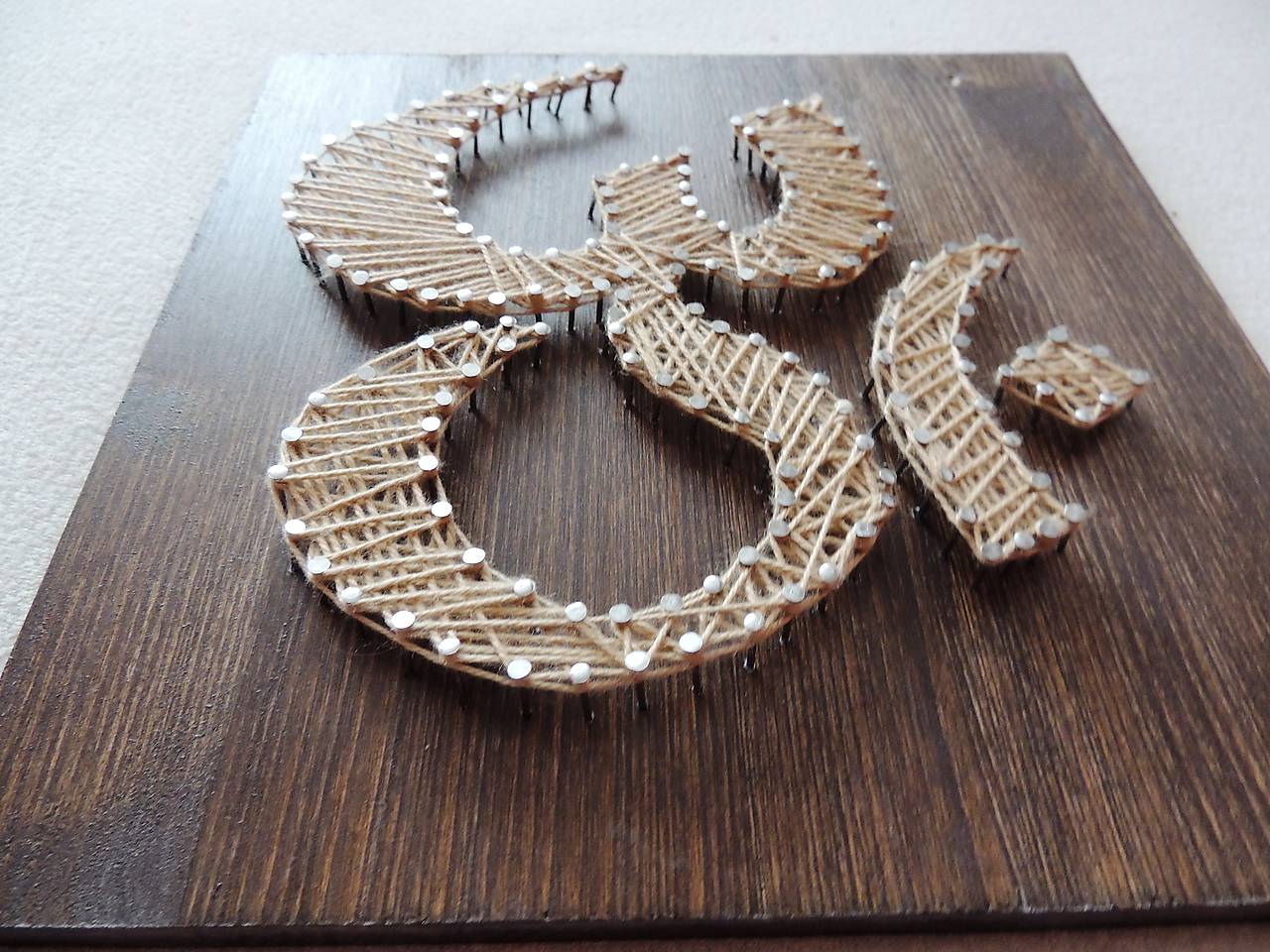 String art - Symbol Ohm (ÓM) 40x40 (Béžová) / HomeArtDecor - SAShE.sk