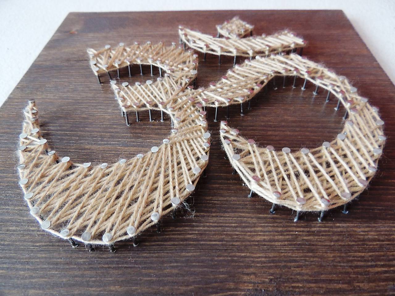 String art - Symbol Ohm (ÓM) 40x40 (Béžová) / HomeArtDecor - SAShE.sk