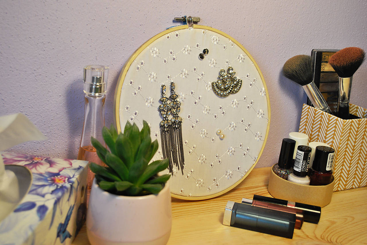 Držiak náušníc / PIN-kids-clothes - SAShE.sk