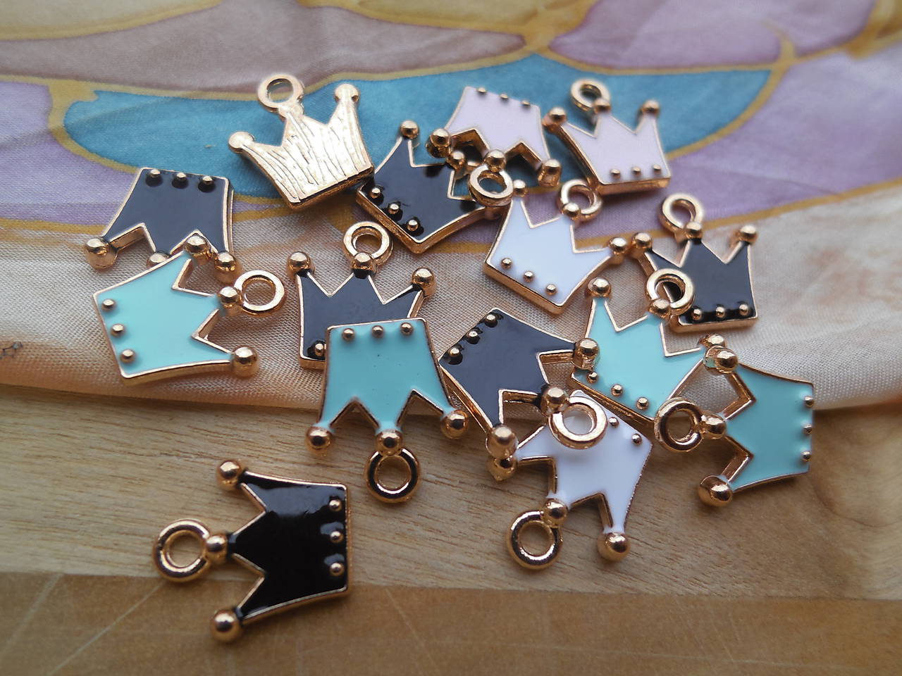 Kovové prívesky - korunky (Modrá) / Dzika - SAShE.sk