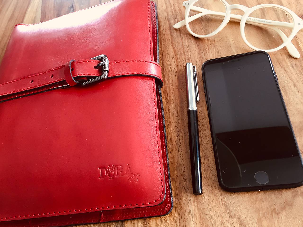 Kožený obal na tablet, diár, vizitky a pera / DORAdizajn - SAShE.sk