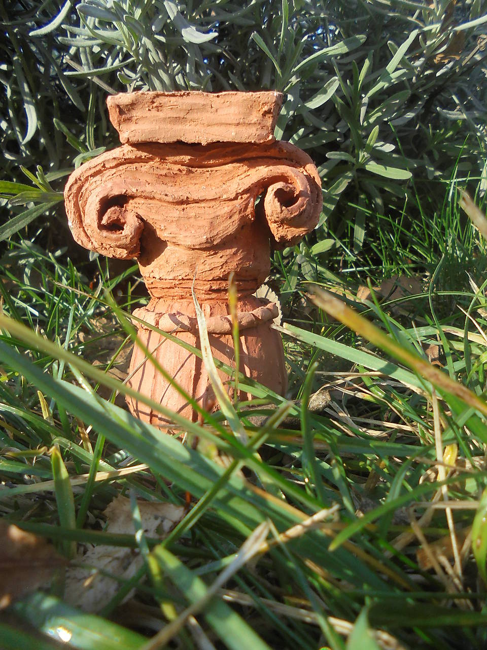 Iónsky antický stĺp -- svietnik, keramika / Momino - SAShE.sk