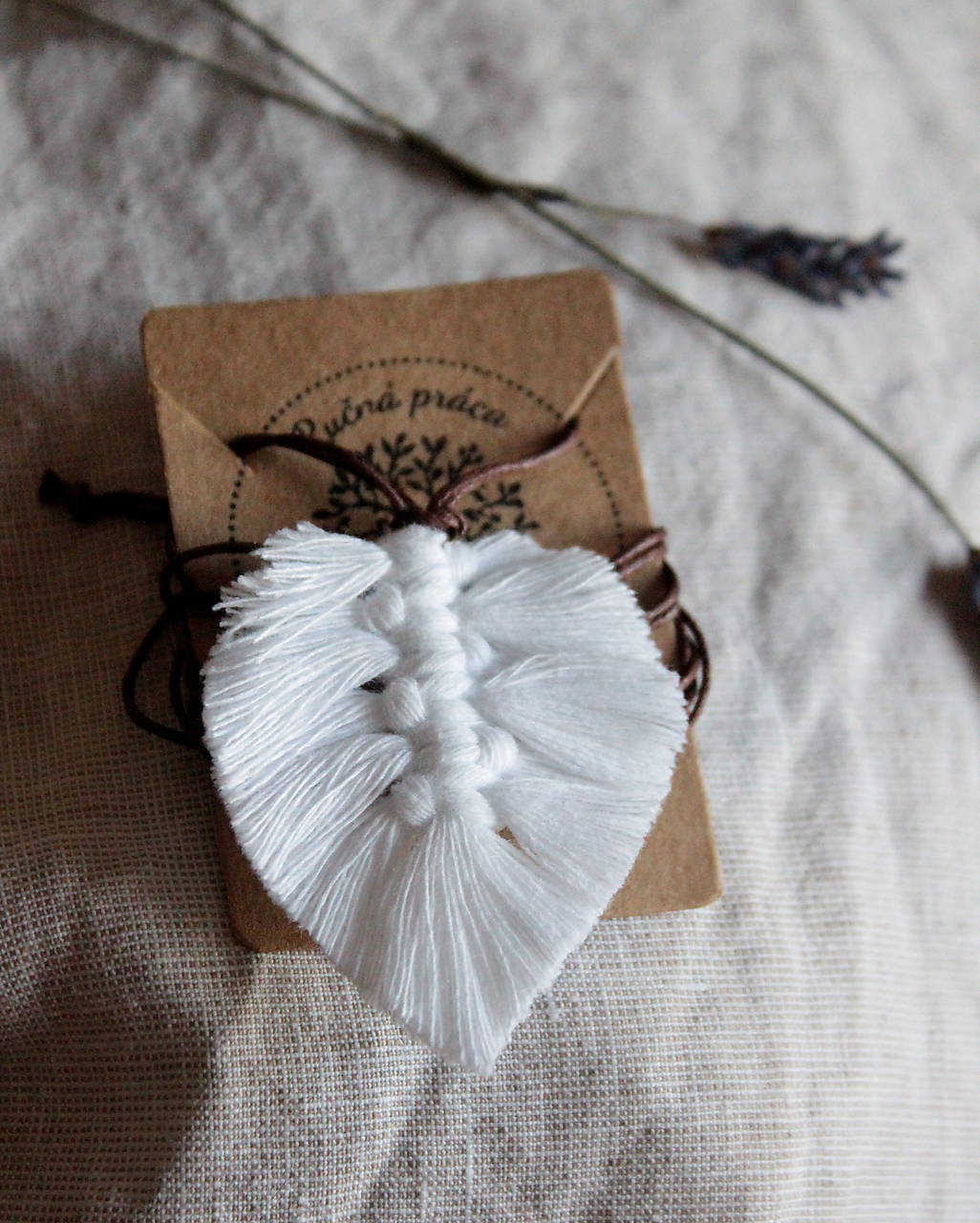 Prívesok makrame list (Biela) / malystrom - SAShE.sk