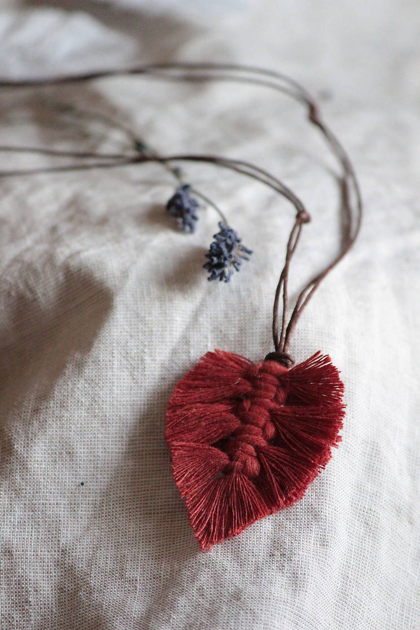 Prívesok makrame list (Oranžová) / malystrom - SAShE.sk