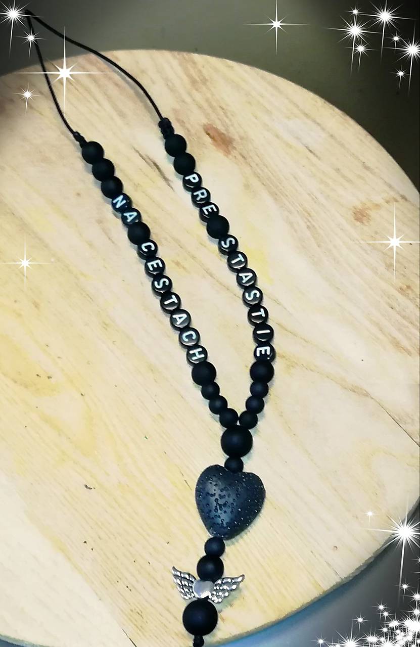Prívesok alebo amulet do auta na želanie s textom menom alebo dátumom ...