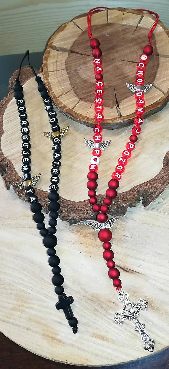 Prívesok alebo amulet do auta čierny s kameny krížom na želanie s ...