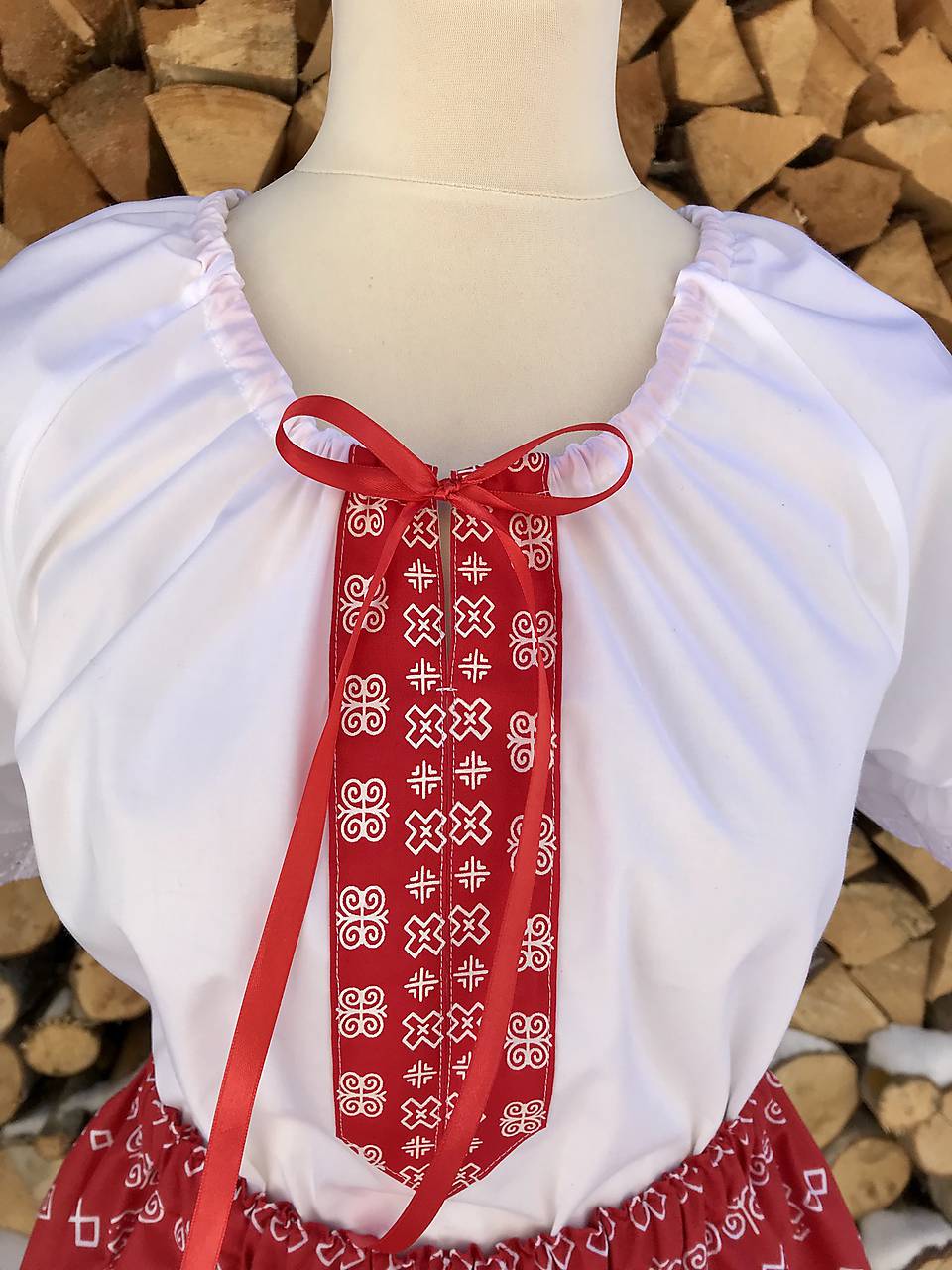 Folklórny dámsky kroj Čičmany červené / myM.I.a - SAShE.sk