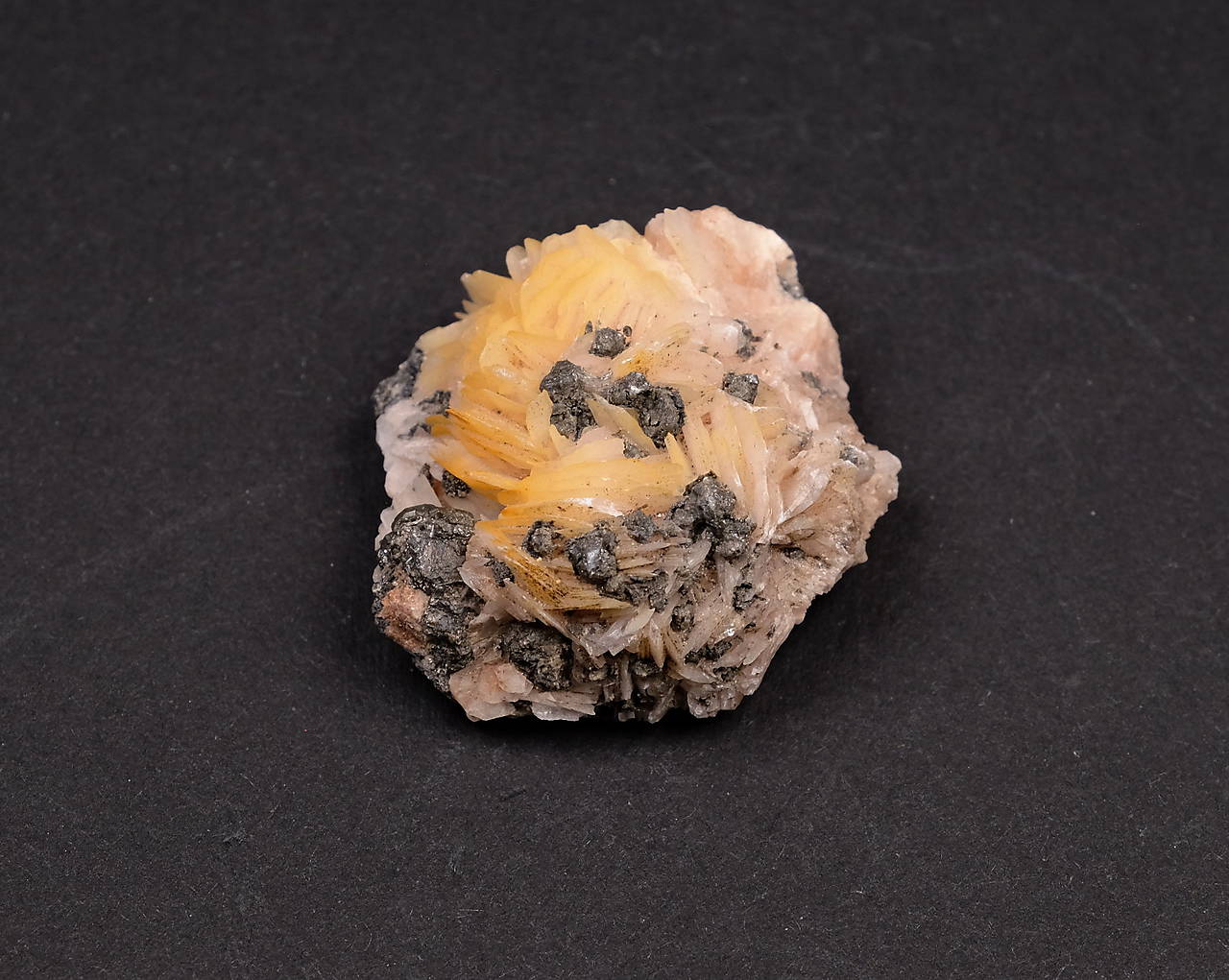Baryt Ceruzit Gelenit d447 / Lotoscentrum - SAShE.sk - Handmade Minerály