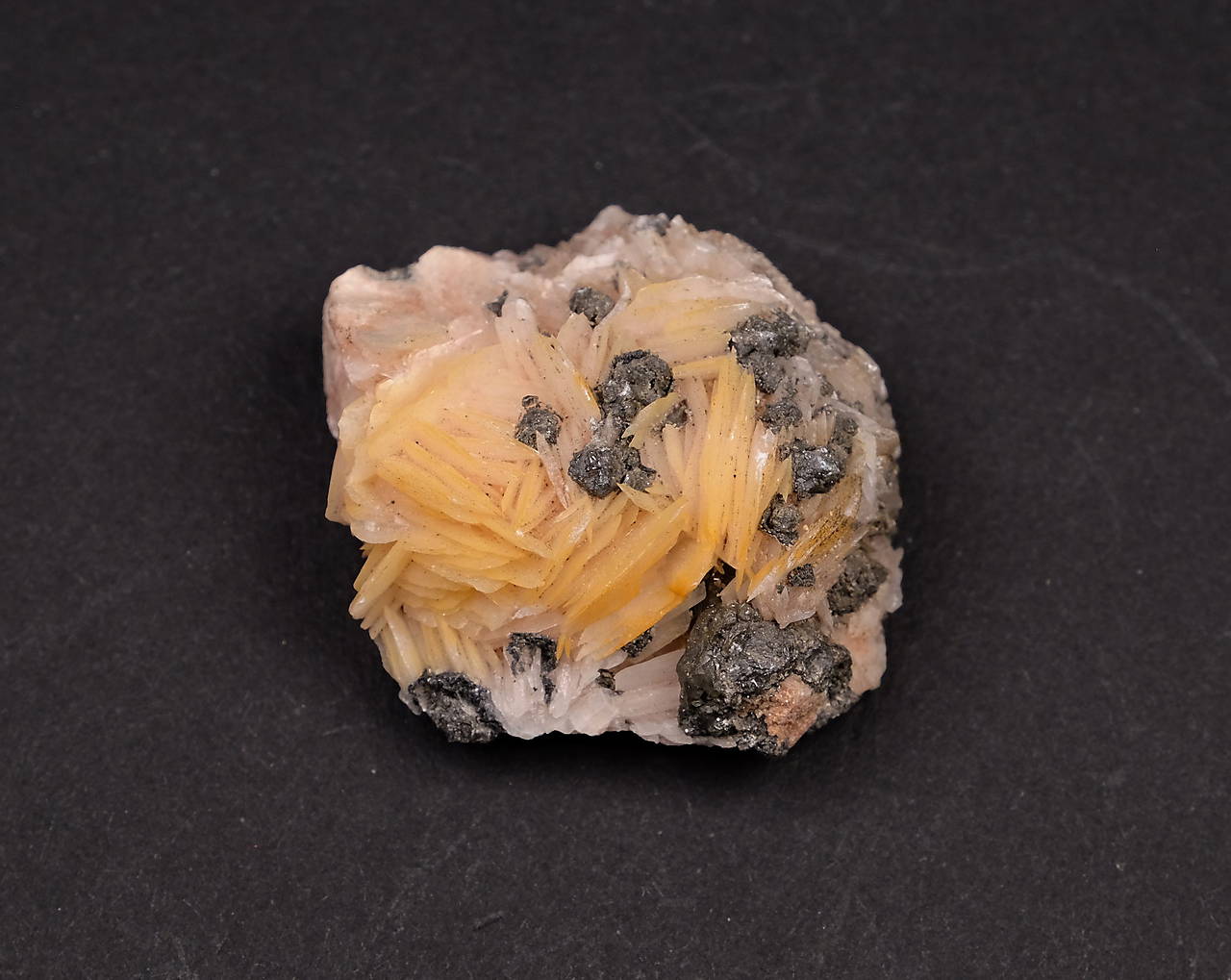 Baryt Ceruzit Gelenit d447 / Lotoscentrum - SAShE.sk - Handmade Minerály