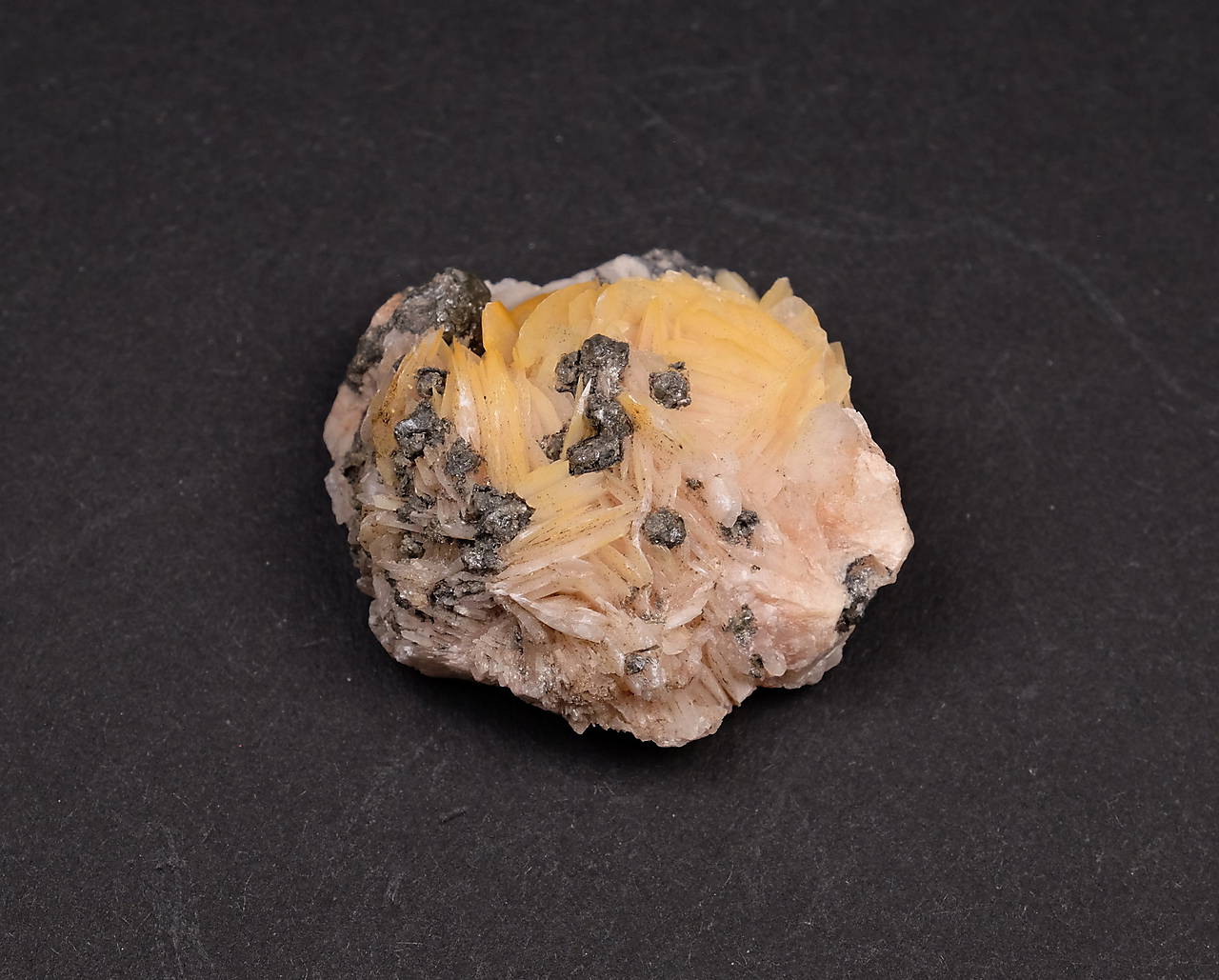 Baryt Ceruzit Gelenit d447 / Lotoscentrum - SAShE.sk - Handmade Minerály