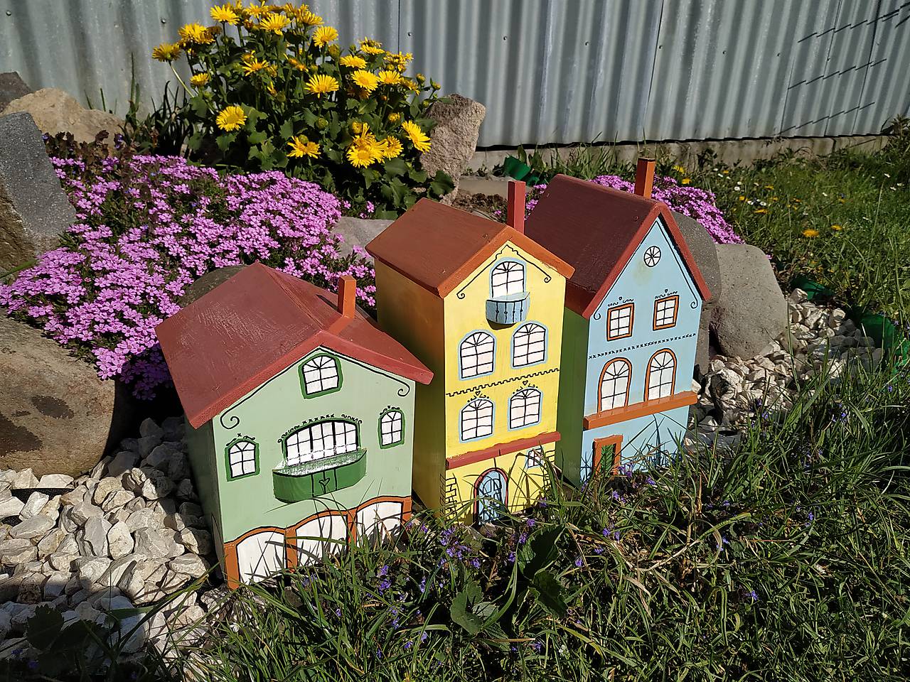 Drevené domčeky- záhradná dekorácia (Domček žltý) / Bruenor - SAShE.sk