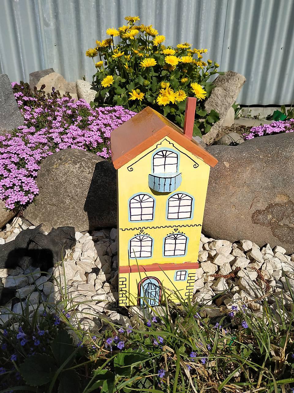 Drevené domčeky- záhradná dekorácia (Domček žltý) / Bruenor - SAShE.sk