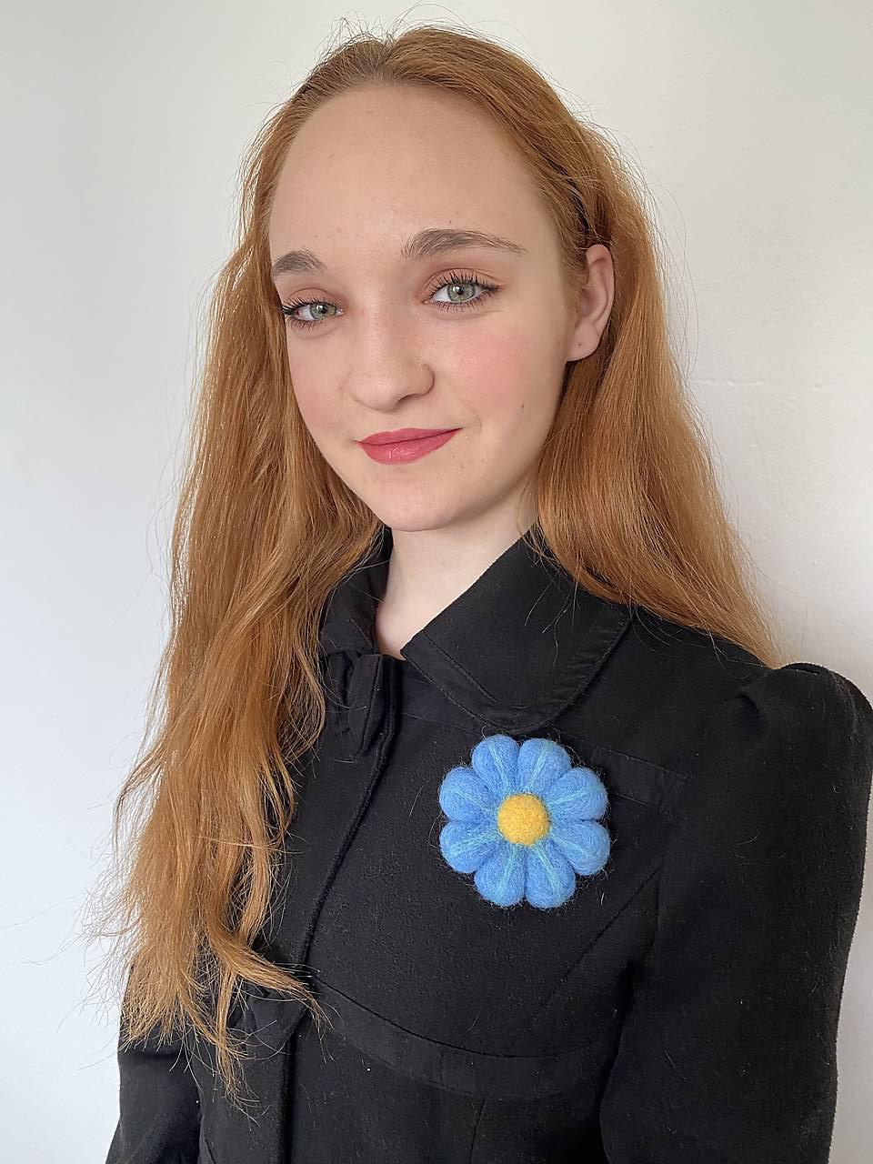 Plstená brošňa slabo modrá / IVCH - SAShE.sk