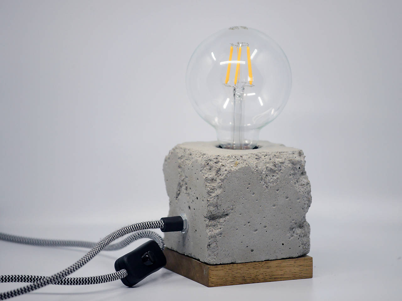 Betónová lampa Cubic (erodovaný betón) / MelagaDesign - SAShE.sk