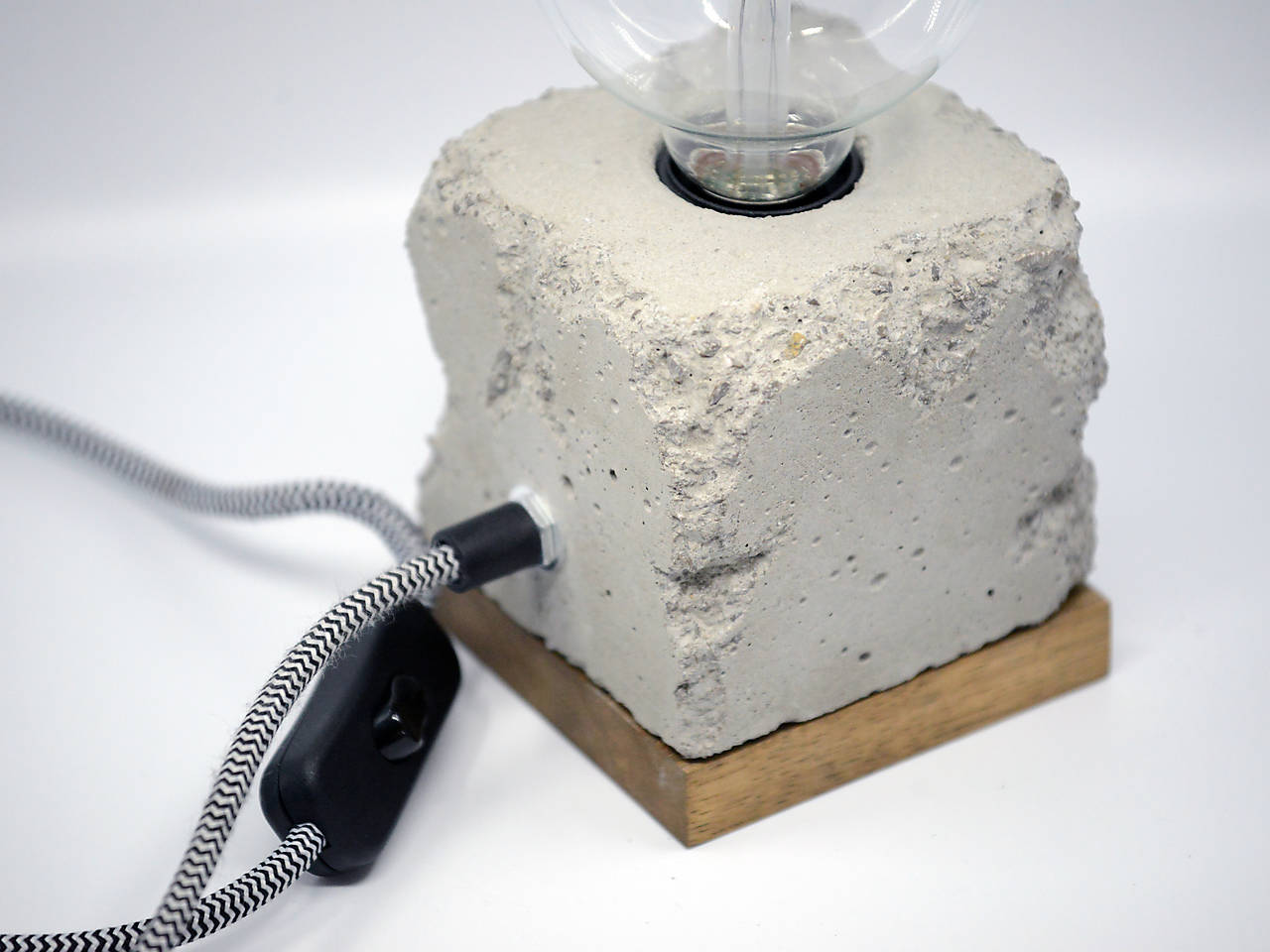 Betónová lampa Cubic (erodovaný betón) / MelagaDesign - SAShE.sk