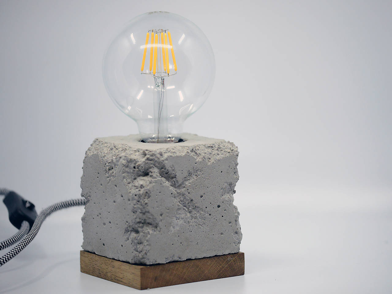 Betónová lampa Cubic (erodovaný betón) / MelagaDesign - SAShE.sk