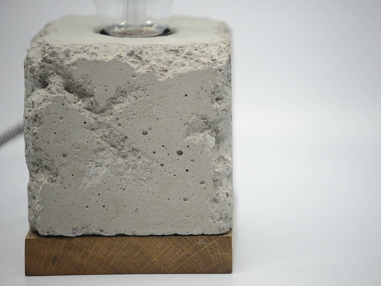 Betónová lampa Cubic (erodovaný betón) / MelagaDesign - SAShE.sk