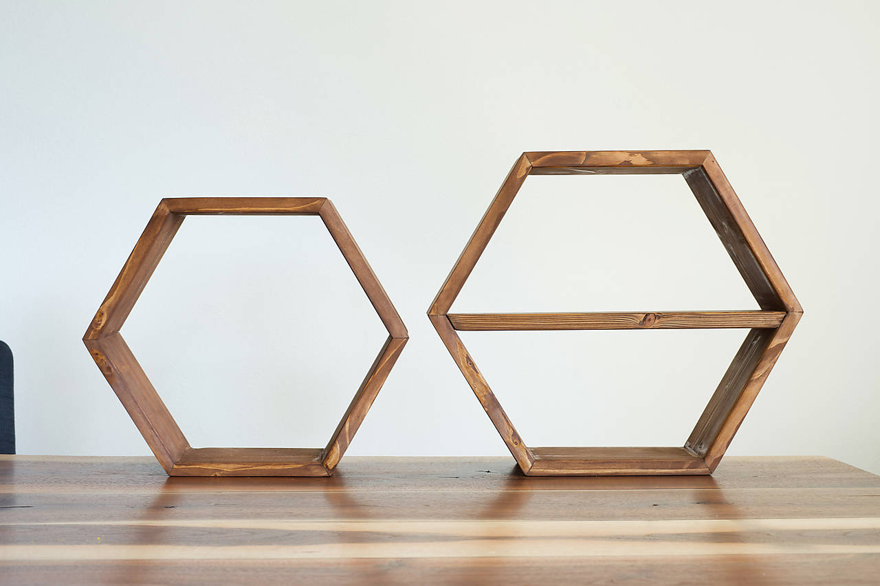 Polička Hexagon (Hnedá) / HexagonWood - SAShE.sk