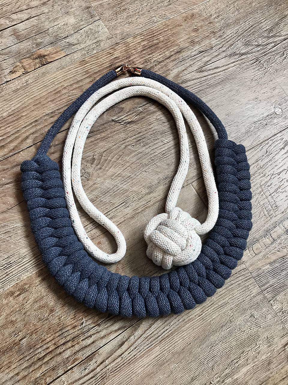 Viazaný náhrdelník - rybí chvost - maxi (Modrá) / Tejerka - SAShE.sk
