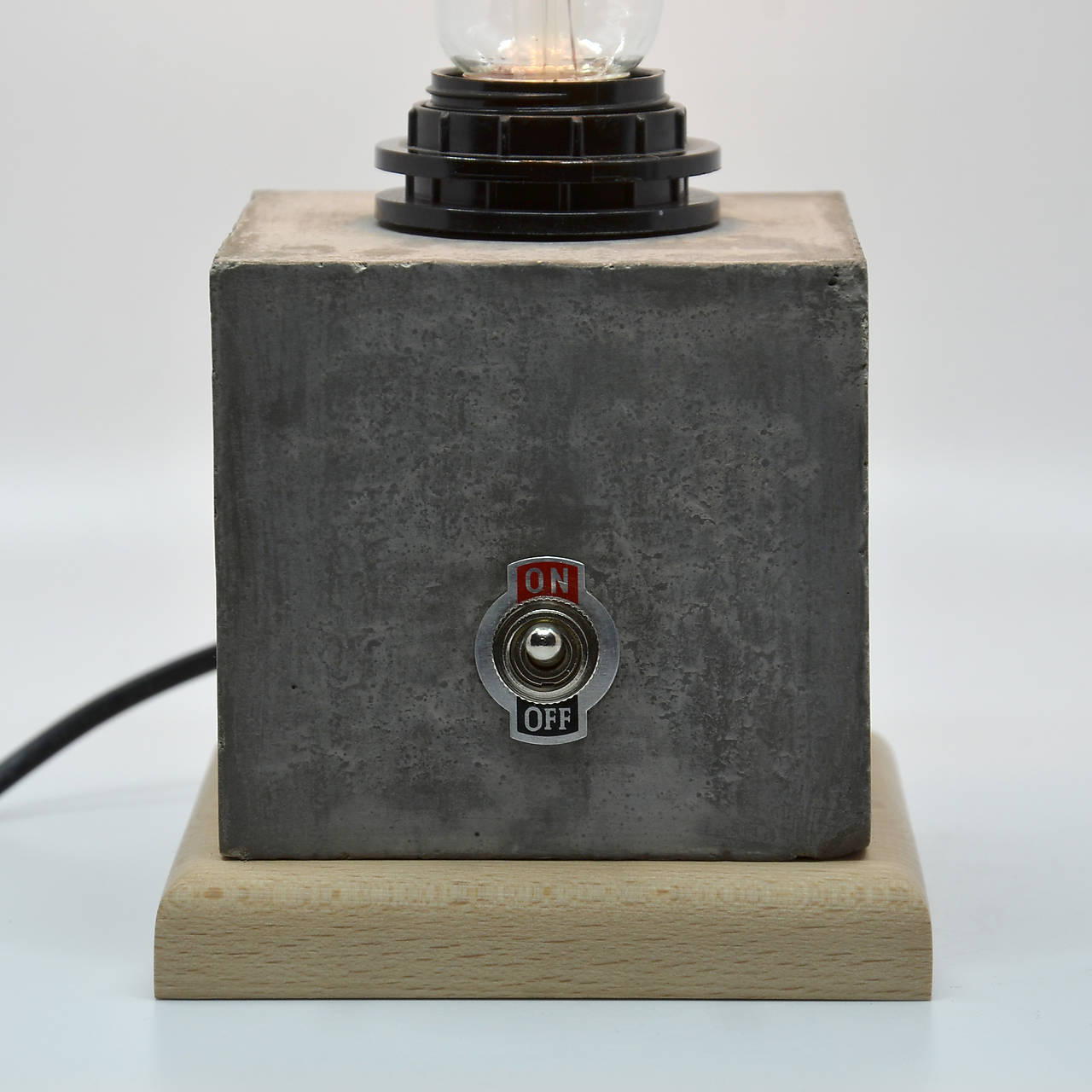 Betónová lampa Cubic (hladký betón s páčkovým vypínačom) / MelagaDesign ...