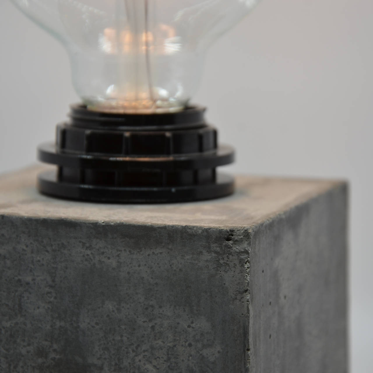 Betónová lampa Cubic (hladký betón s páčkovým vypínačom) / MelagaDesign ...