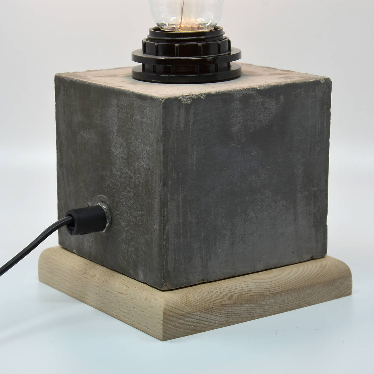 Betónová lampa Cubic (hladký betón s páčkovým vypínačom) / MelagaDesign ...