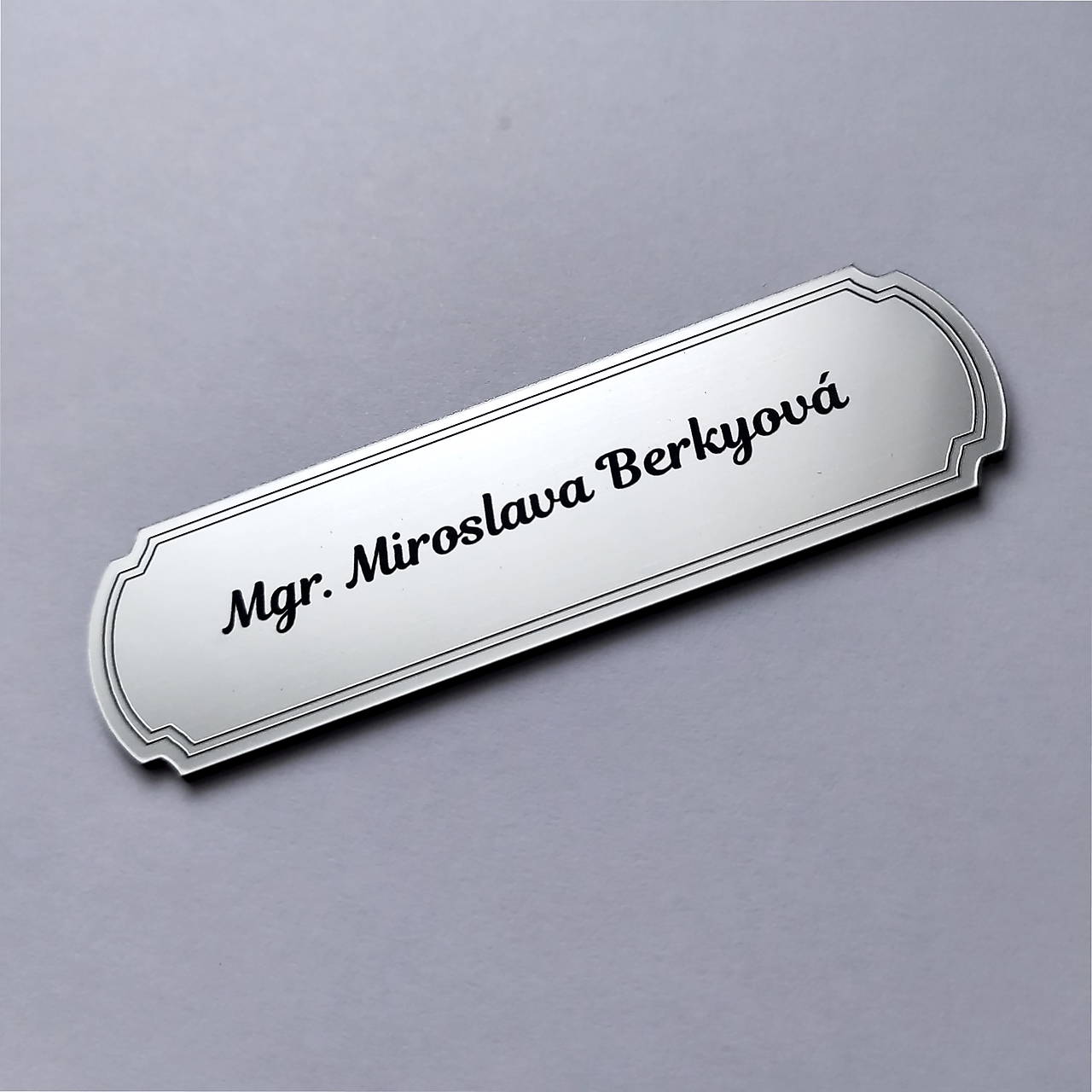 Menovka Decent / Lasergarage - SAShE.sk