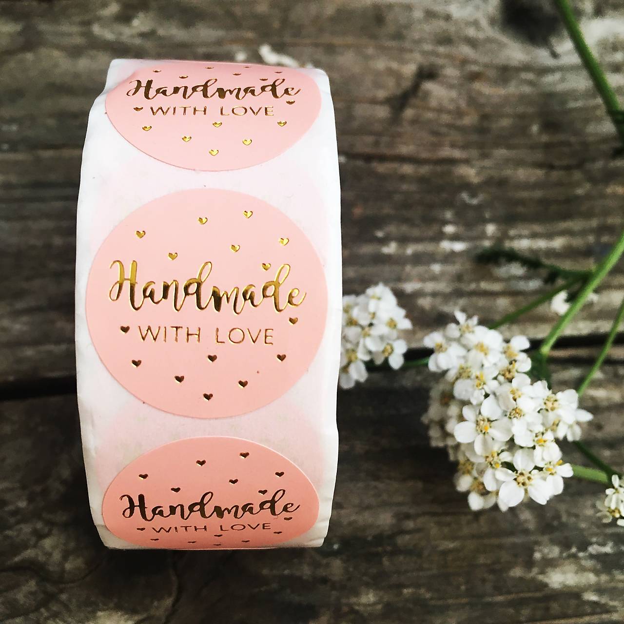 kruhové papierové nálepky Handmade so zlatotlačou | balimedarceky.sk