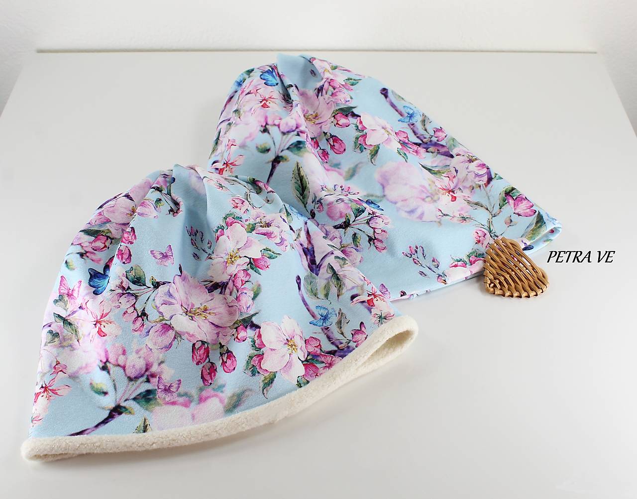 So skrytým otvorom na cop - čiapka dámska i detská / PETRA_VE - SAShE.sk