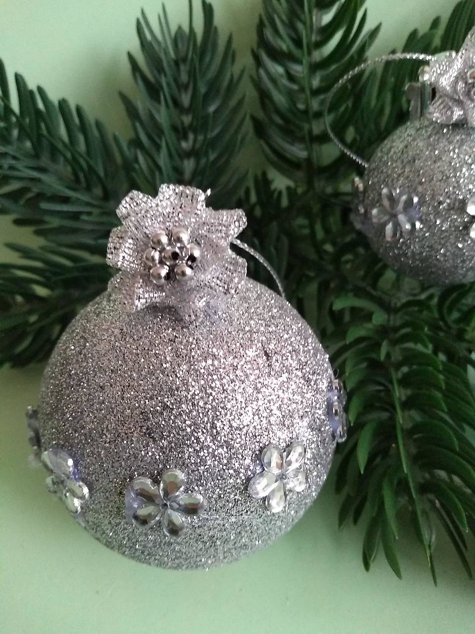 Vianočná ozdoba zlatá (strieborná guľa s kvietkami) / babArt - SAShE.sk