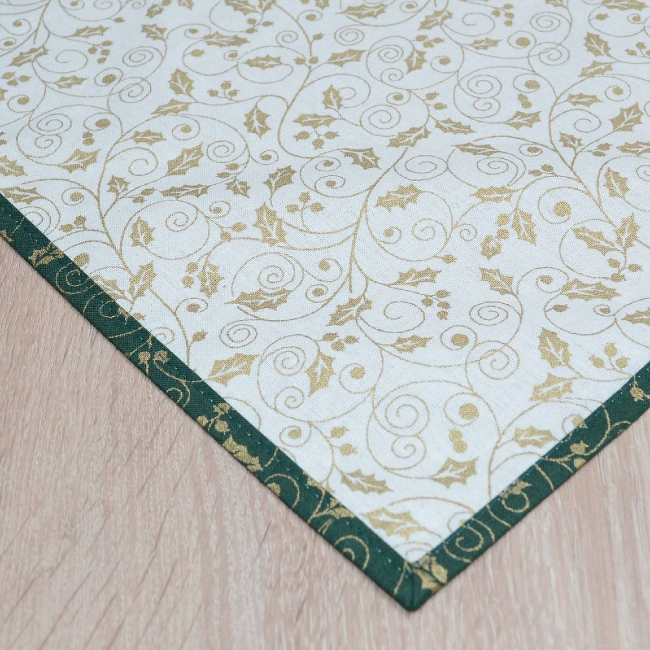 IZABELA - zlaté cezmíny na zelenej a smotanovej - štvorec 40x40 (Zelená ...