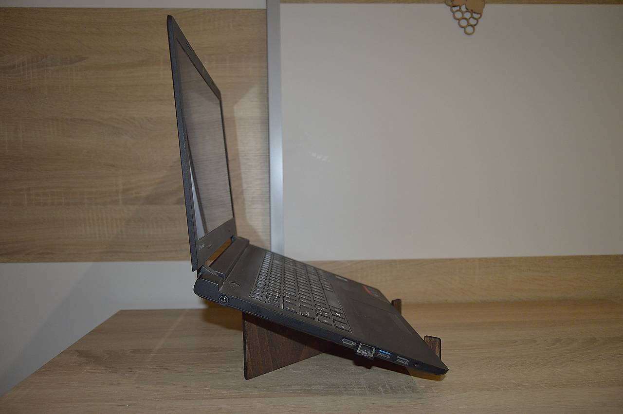 Skladací držiak na notebook / LSWoodMill - SAShE.sk
