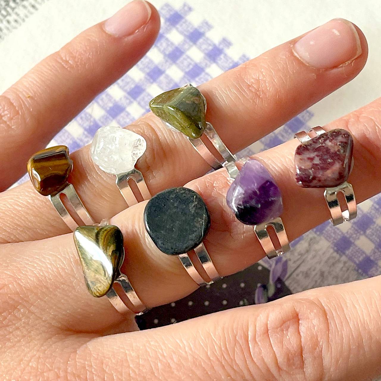 Simple Tumbled Gemstone Ring / Prsteň s tromlovaným minerálom / LaWande ...