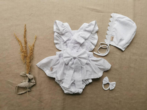 Madeirové šaty s volánmi a mašľou / vtacatko.usilo - SAShE.sk