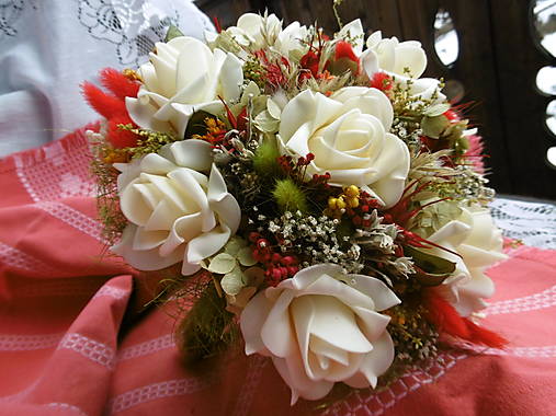 Červeno-biela kytica / KWEY - SAShE.sk