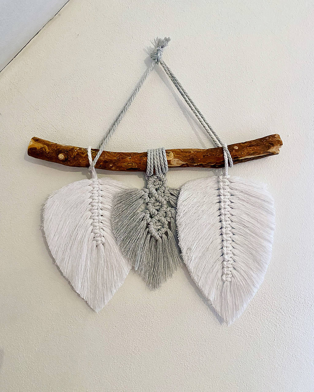 Macramé pierka (Macramé pierko bielo/šedá) / Dendyis - SAShE.sk