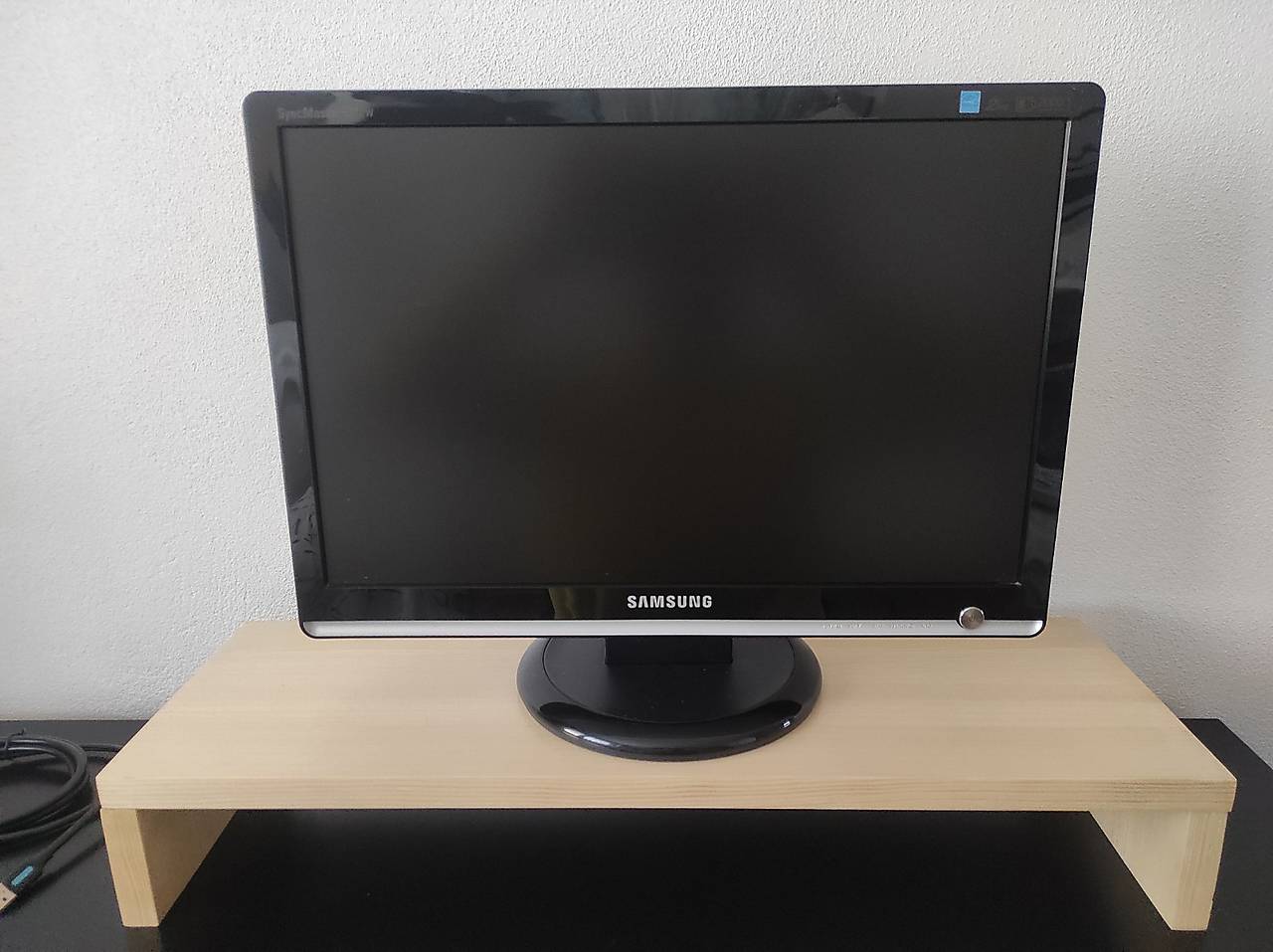 Drevený stojan pod monitor s USB HUB - pripojenie 1 káblom k PC (4 v 1 ...