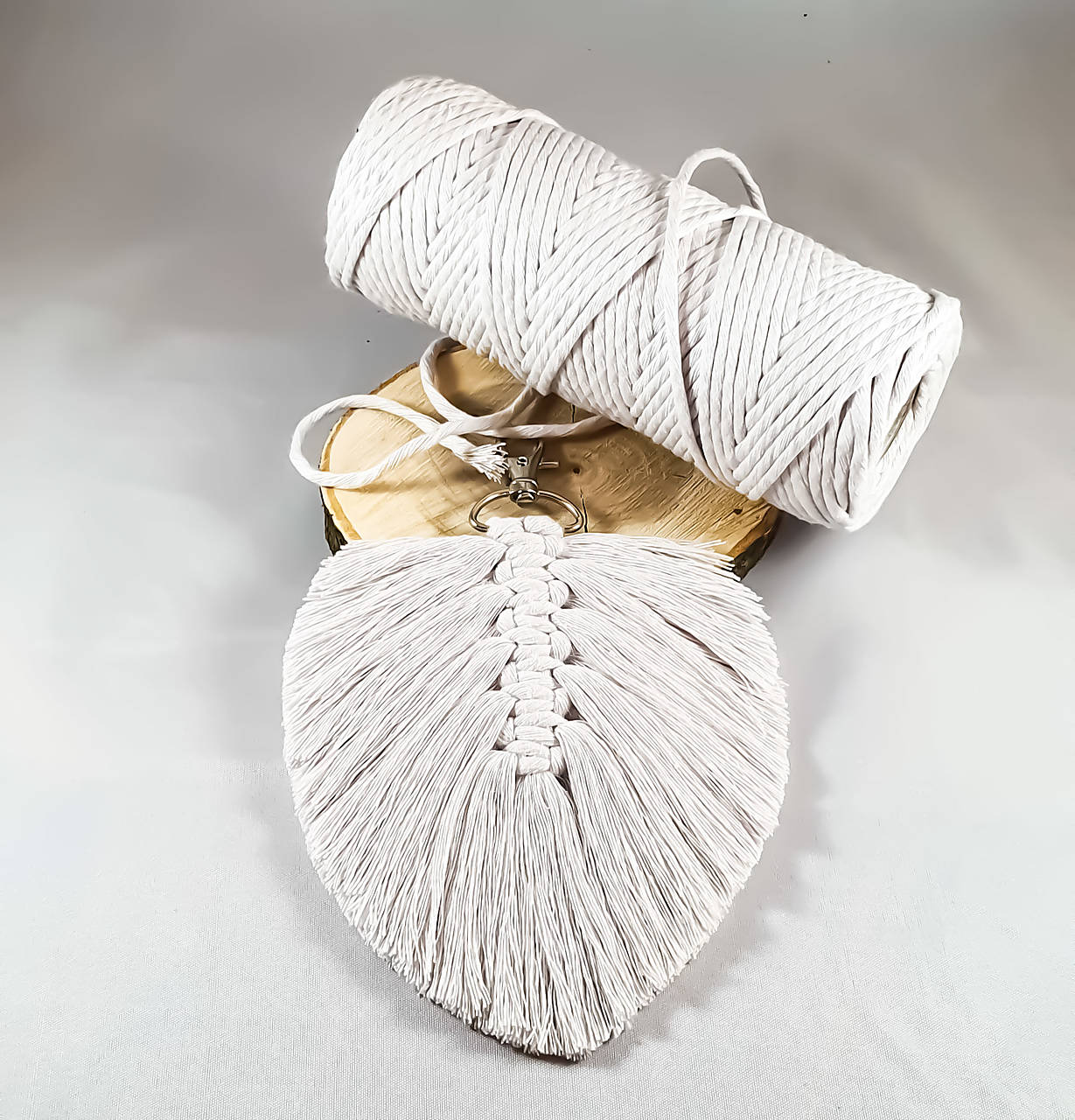 Prívesok list - makramé / LunaBox - SAShE.sk