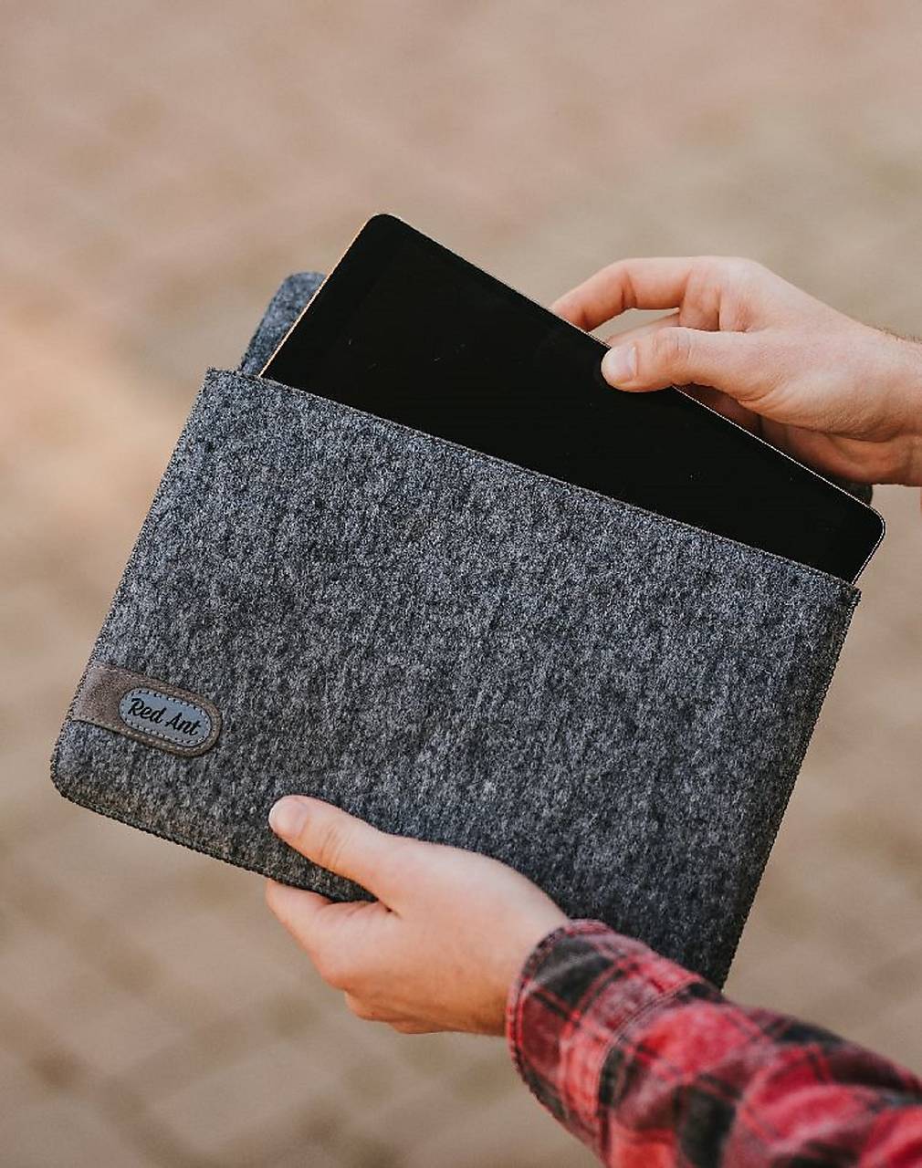 Plstené puzdro na notebook/tablet Felt tmavo sivé / RedAnt - SAShE.sk