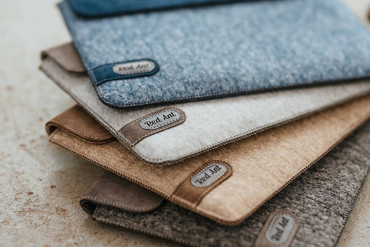 Plstené puzdro na notebook/tablet Felt tmavo sivé / RedAnt - SAShE.sk
