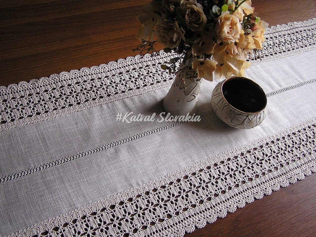 Štóla s ažurovou výšivkou a háčkovaným lemom 106 x 41*** / katval ...