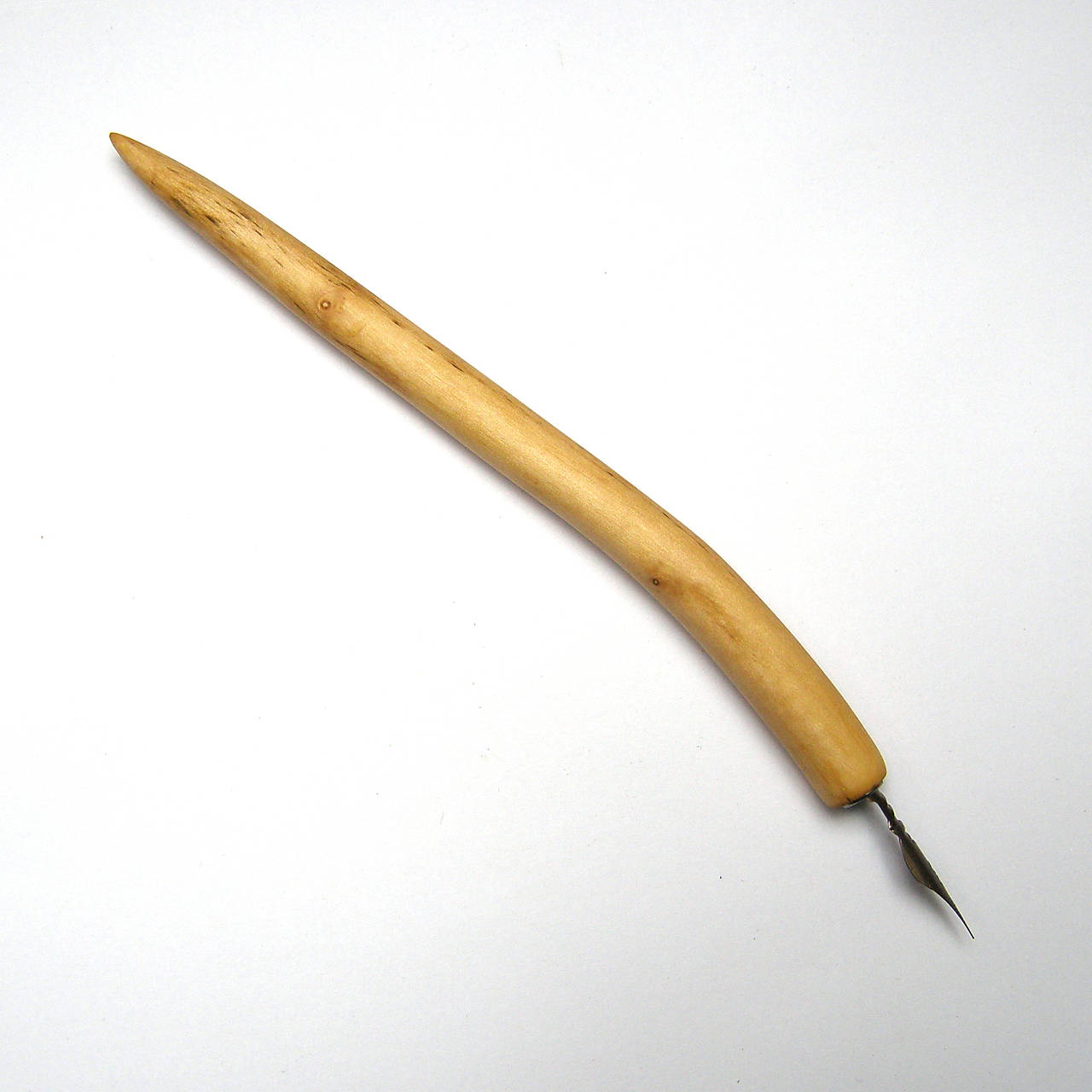 Drevené kaligrafické pierko - gledýčiové / wlkr - SAShE.sk