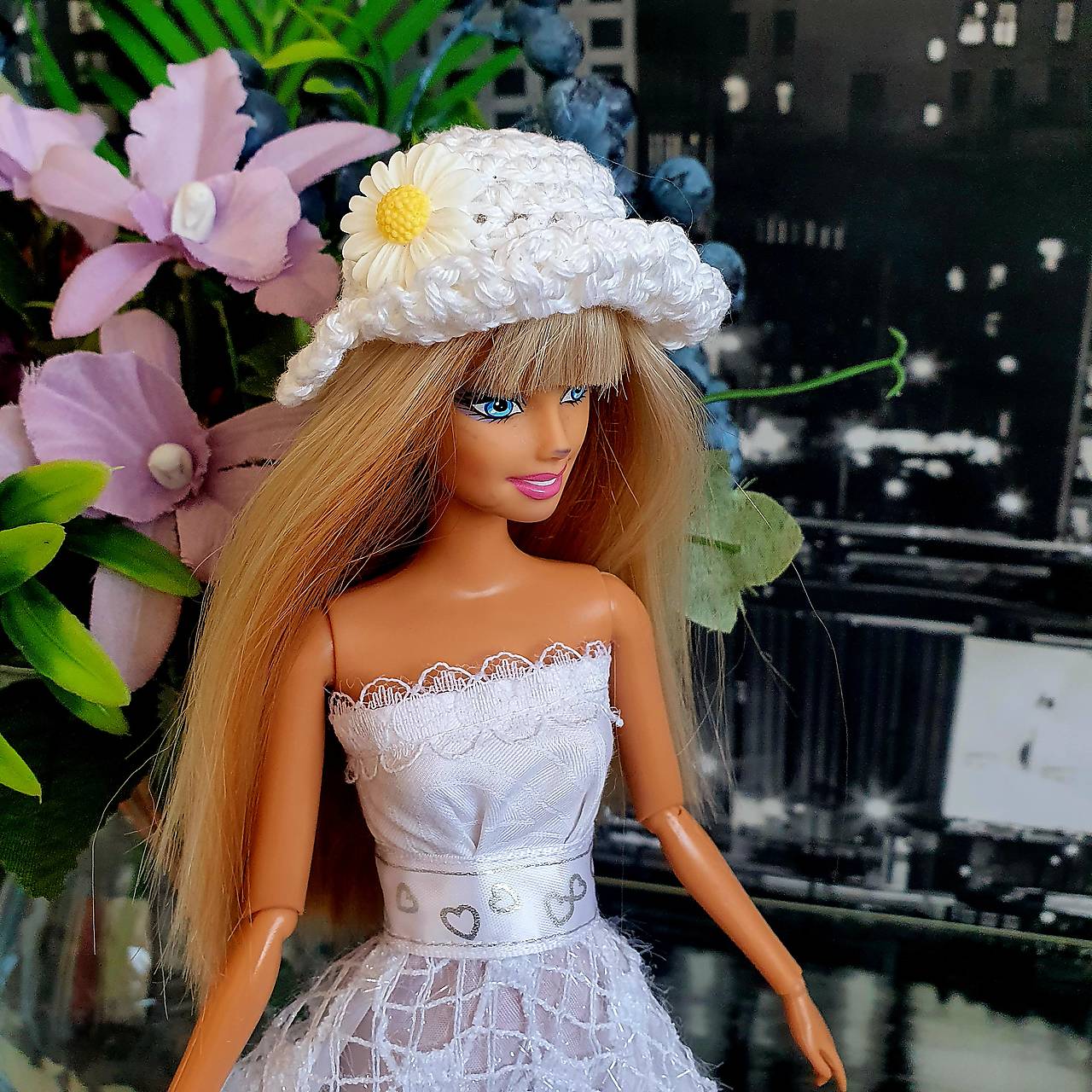 Biely klobúčik pre Barbie / TrishaFate - SAShE.sk - Handmade Hračky